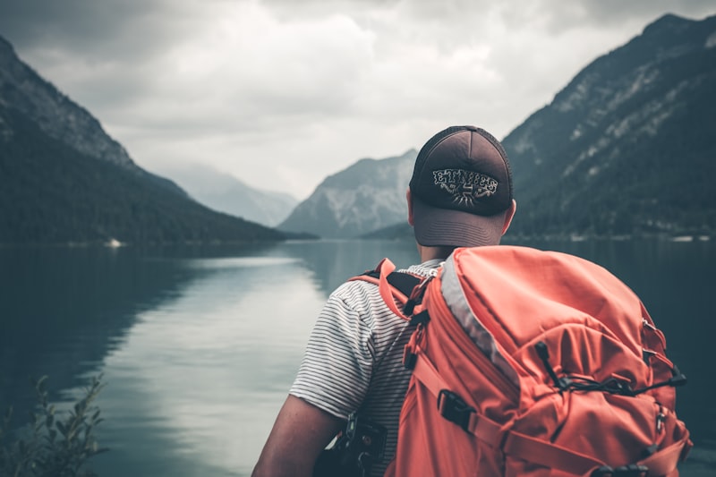 Top 10 Travelling Tools To Use in 2025 - Runaway Experience